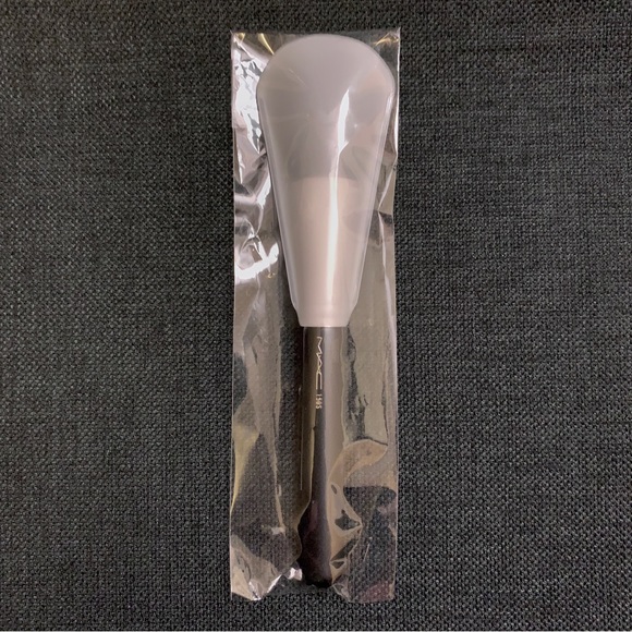 MAC Cosmetics | Makeup | New Mac 5 Synthetic Large Powder Brush ...
